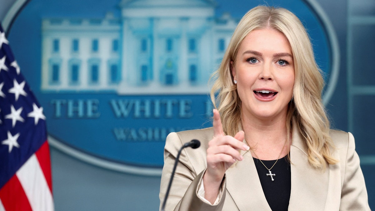 "Beschissene Frage" – "Deine Mutter!" – Trump-Sprecherin rastet per SMS ...